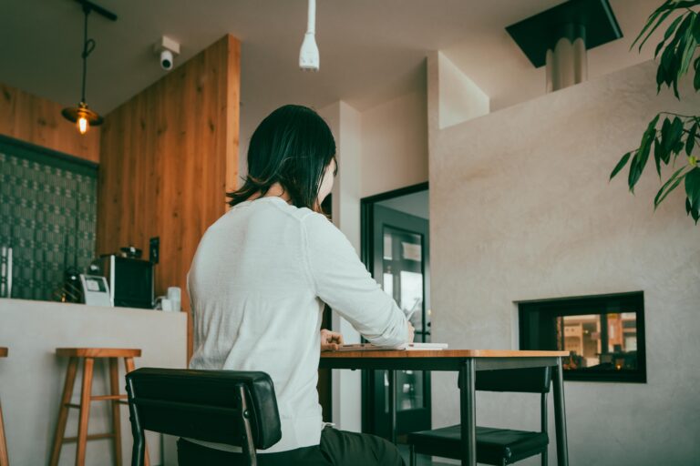 【店舗撮影のコツ】炎を囲む想いまで写す。南魚沼・MAKINO-BAの事例から学ぶ、写真が伝える“物語” 新潟県中越地区で出張撮影のことなら【ジンボラボ】